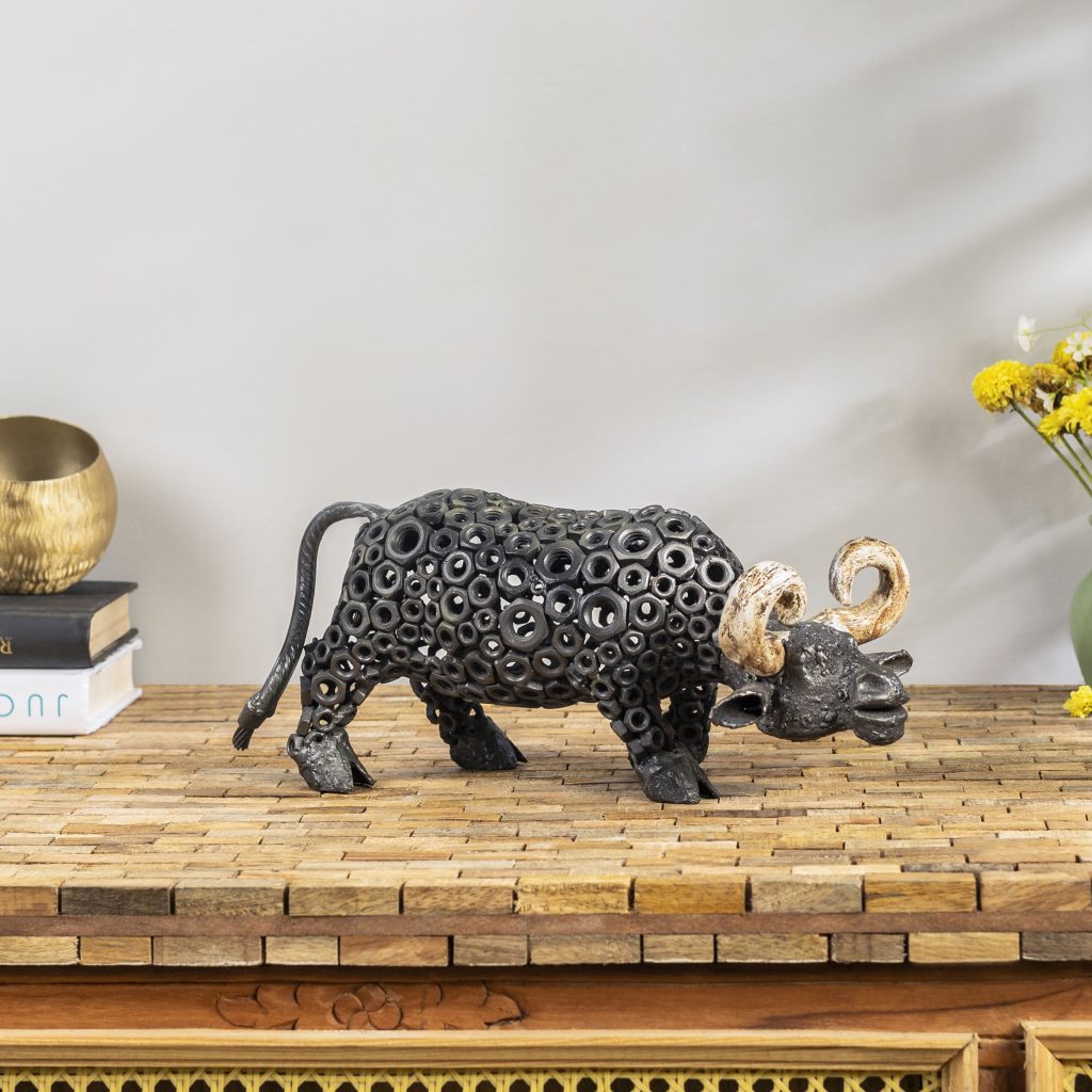 Brawny Bison Sculpture – Aagar